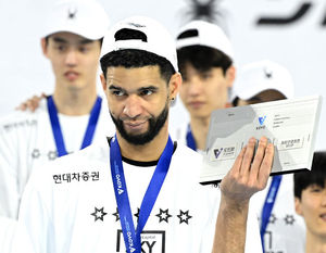 [사진]레오,'챔프전 MVP 됐어요' - OSEN