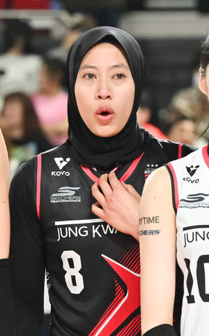 "리그 역사에 기억될 위대한 선수" 눈물 터진 인도네시아 특급, 김연경 은퇴 또 미뤘다…우승 피날레도 저지하나 - OSEN