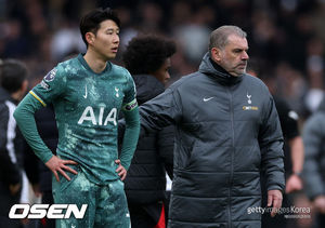 '최악의 감독' 포스텍, 뒤늦은 로테이션 결정...유로파 집중 의도 BUT 손흥민 대기록 막는다- - OSEN