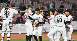 [사진]3연패 끊어낸 KT - OSEN