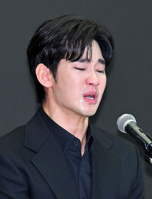 김수현, 故김새론 카톡…"조작 가능성"vs"공신력 의심" 검증 두고 갑론을박 [Oh!쎈 이슈] - OSEN