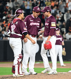 1군 데뷔전이었는데…한 이닝에만 7실점이라니, 키움 1R 유망주 '혹독한 신고식' 치렀다 - OSEN