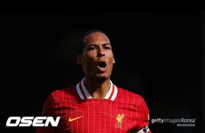 '흥민아 너는 소식 없어?' EPL 레전드, 제대로 대우 받는다→나이 걸림돌에도 "2년 계약 연장" - OSEN