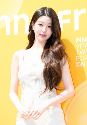 [사진]장원영,'심쿵 눈맞춤' - OSEN