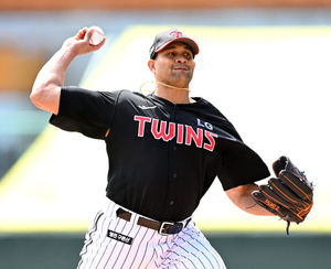 “공이 삐뚜루 간다” ML 20승 투수, 한국 오자마자 20승 하겠네…5G 4승 ERA 1.69, 염갈량 “15승은 한다” 했는데 - OSEN