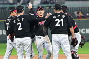 [사진]2시간 35분 우천 중단 버티고 11-4 승리 거둔 LG - OSEN