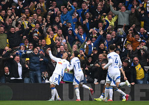 '리즈 시절이 돌아왔습니다'... 눈물의 EPL 승격 따냈다! 리즈, 1부리그 승격 '축배' - OSEN