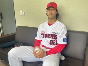 "내가 보더라도 안되는 투수였는데 위압감 느껴진다니" 154km 윽박 1R 장발 클로저, 7년만에 데뷔 꿈이 무르익는다 [오!쎈 퓨처스] - OSEN