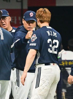 [사진]이승엽 감독,'역시 김재환!' - OSEN