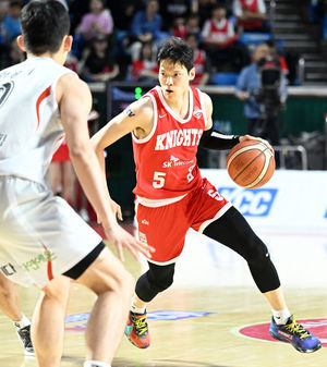 '김선형 16점+안영준 18점+워니 더블-더블' SK, '허훈 5점' KT 완파... 4강 PO 2연승[오!쎈현장] - OSEN