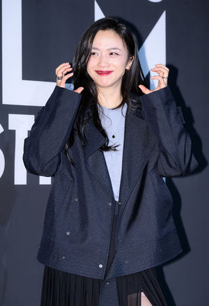 [사진]탕웨이,'수줍은 하트' - OSEN