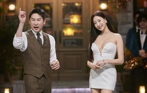 47세 김사랑, 바비인형 미모로 'SNL' 뒤집어놨다 - OSEN