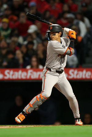 ‘연봉 270억 중견수 3위’ 이정후, 384억-360억 중견수보다 훨씬 낫네…공수주 맹활약→중견수 WAR 2위 - OSEN