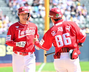 “Welcome to the KBO” 데뷔전에서 홈런 한 방, 호주 영건도 존중한 497홈런 전설 [오!쎈 잠실] - OSEN