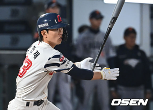 폰세, 3~4월 월간 MVP 수상…‘11만6390표’ 트레이드→경이로운 4할 타율, 팬들이 뽑은 MVP는 전민재였다 - OSEN