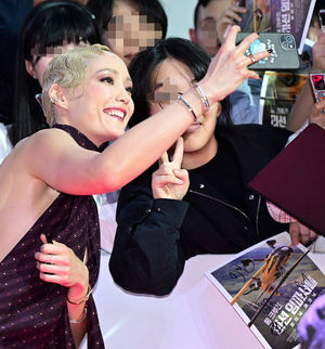 [사진]폼 클레멘티에프, '한국 팬들과 기분 좋은 만남' - OSEN