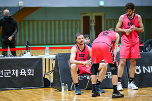 3x3농구를 세 명이 교체 없이 뛴다고? 스위스 로잔의 짠한 사연 - OSEN