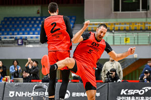 ‘이게 되네?’ 3x3농구 세 명이서 싸운 항저우, 홍천 챌린저 2025 우승…칼루데로비치 MVP 등극 - OSEN