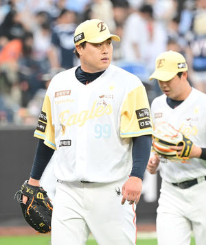 "ML서 더 던질 수 있었는데…일찍 돌아온 류현진 공이 크다" KBO 역대 최다 연속 매진, 한화 흥행 일등 공신 - OSEN