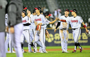 [사진]6연승 달리며 단독 1위 수성하는 LG - OSEN