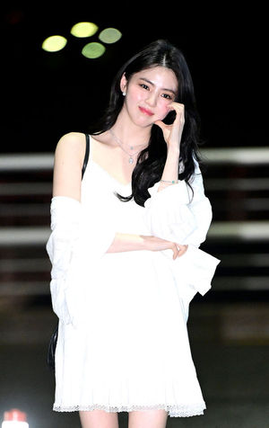 [사진]한소희, '밤에도 반짝반짝' - OSEN