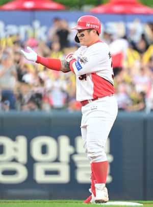 [사진]최형우,'DH 2차전 선취 1타점 적시 2루타' - OSEN
