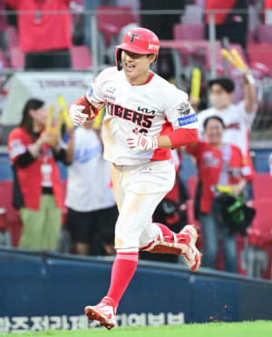 '총알 홈보살+결승투런' 최원준 펄펄, 대투수 181승, 정해영 하루에 2SV...KIA DH 독식 3연승, 5할 승률 보인다 [광주 리뷰] - OSEN