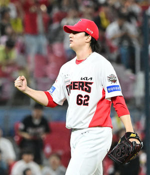 [사진]정해영,'DH 2차전 승리도 지켜냈어' - OSEN