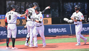 ‘롯데, 삼성 3연전 싹쓸이’ 2025 KBO 리그 역대 최소 경기 400만 관중 달성 - OSEN