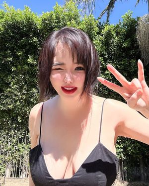 "당당한 리즈 미모" 박봄, 필터 논란 벗었다…LA에서 과시한 '진짜 비주얼' - OSEN