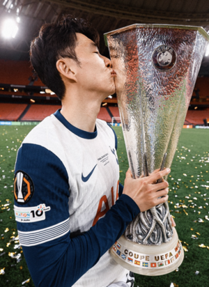 '2년차 우승 공식 성립' 포스테코글루 감독의 흐뭇한 미소 "SON 우승하는 날 오길 바랐다" - OSEN