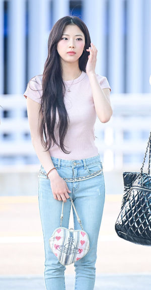 [사진]베이비몬스터 루카, '매력 쓸어넘기며' - OSEN