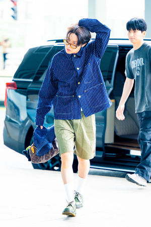 [사진]BTS 제이홉,'머릿결 쓸어넘기며' - OSEN