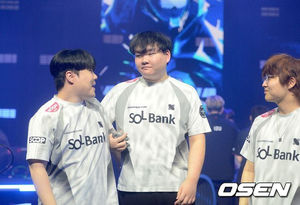 한 발 가까워진 EWC 2025…디알엑스 발로란트팀, B조 1위로 예선 4강 진출 - OSEN