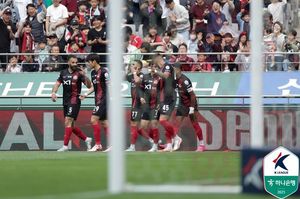 '뼈아픈 GK 실수' 서울, 홈에서 수원FC와 1-1 무승부... GK 강현무 뼈아픈 실책[오!쎈 현장] - OSEN