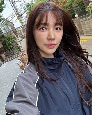 "40대라고 누가 믿어"…윤은혜, MZ 바이브로 '미모' 자랑 - OSEN