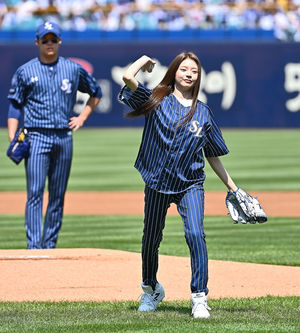 [사진] 키키 하음, 삼성 라이온즈 'GEN Z 시구' - OSEN