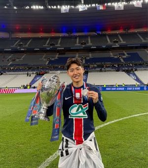 '또 결승전 결장' 이강인, '전설' KDB와 함께 나폴리 영입 관심..."영입 리스트에 이름 있어" - OSEN