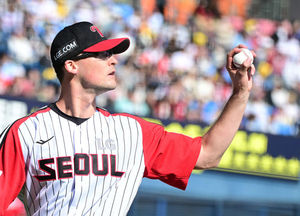 ‘1600만원 고효율’ 호주 국대 투수 고별전, LG에 깜짝 승리 안겨줄까 - OSEN