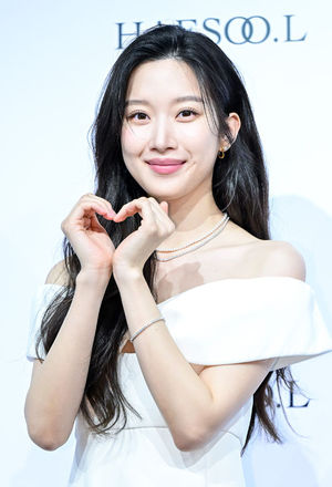 [사진]문가영, '완벽한 하트 포즈' - OSEN