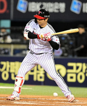 [사진]문보경, 맞았어요 - OSEN