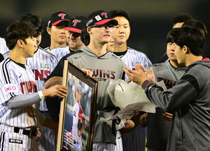 [사진]코엔 윈, 감사합니다 LG - OSEN