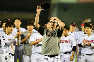 [사진]코엔 윈 고별식, 감사합니다 LG - OSEN