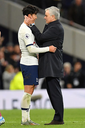 '잘했어!' 레비와 불화 속에도 SON 지극히 아꼈던 무리뉴의 진심, "UEL 우승 한 손흥민에 특별한 감정" - OSEN