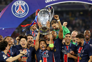 UCL 중계 카메라, 이강인 앞에서 '휙~'... LEE, 뛰진 못했지만 웃으며 세리머니 참여→기막힌 위치 선정 - OSEN