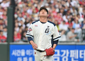 148km 던져도 볼볼볼볼볼볼, ABS 시대의 낙오자일까…자멸하는 '포수→투수' 트랜스포머 신화 - OSEN