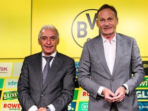 '조용했던 BVB' 패권 경쟁 불붙는다...의사 출신 회장 vs 독일 축구계 핵심 - OSEN