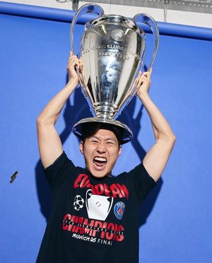 '결승전 0분' 이강인, '亞 유일 트레블+UCL 우승' 단 하나 옥에 티...UEFA "한국 최초 기록 놓쳤다" - OSEN