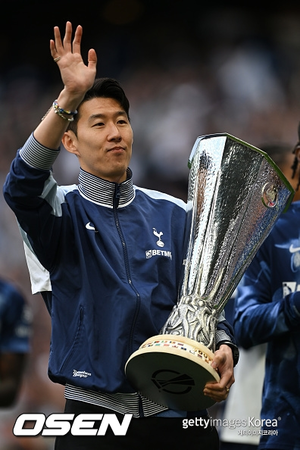 '트로피와 함께' SON, 토트넘에서 마지막인가... "UEL 결승전으로 끝" 충격 주장→동시에 사우디 이적설 '또' - OSEN
