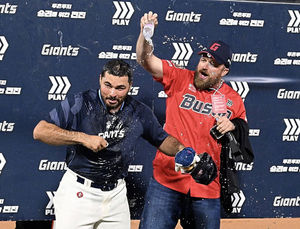 “이게 진짜 감보아다!” 155km 강속구로 데뷔 첫 승… 삼 형제가 함께한 감동 엔딩 [이석우의 마!] - OSEN